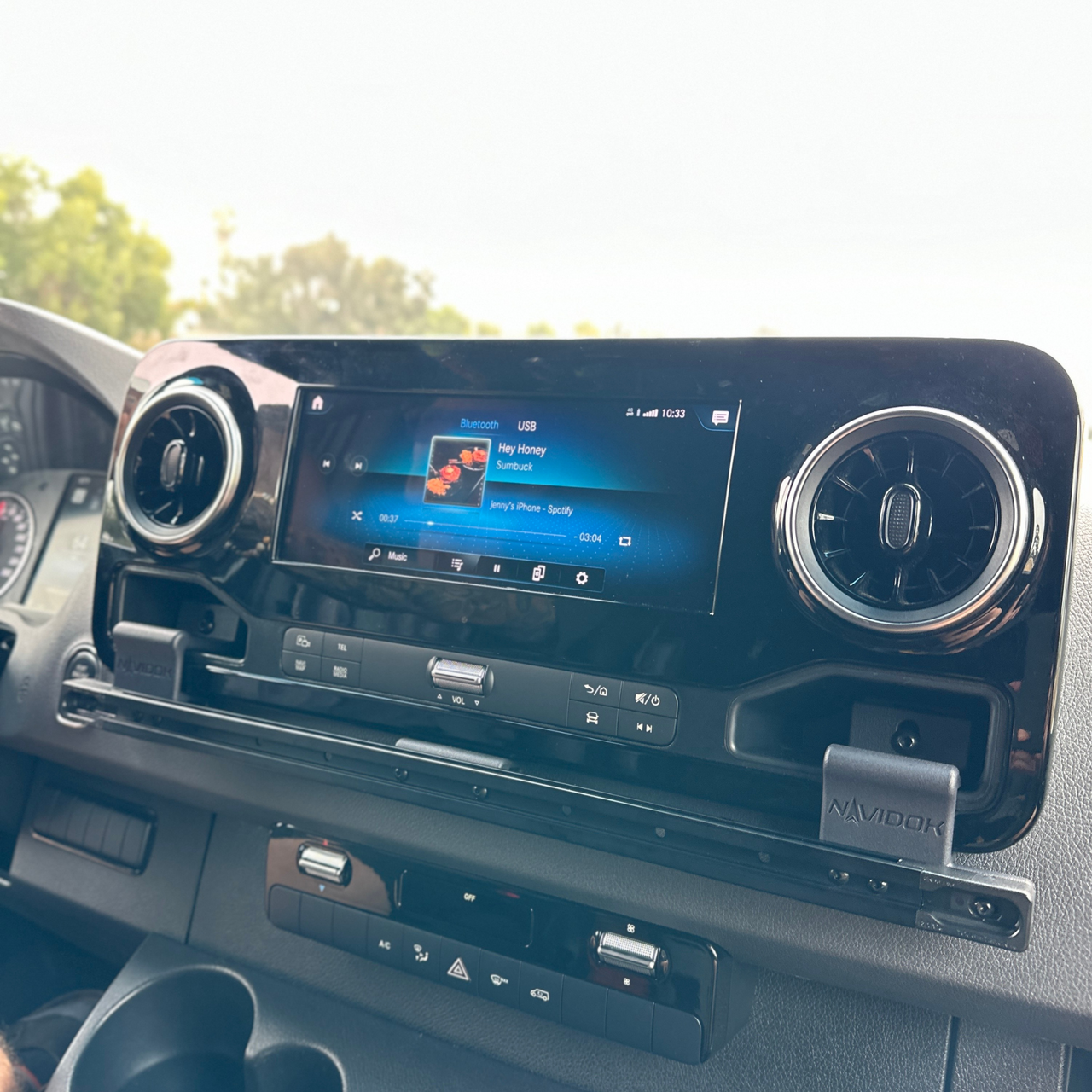 NAVIDOK Overlander Mercedes Sprinter Phone and Navigation Mount – TERRA X